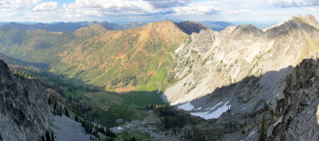 Four Lakes Loop – Trinity Alps Wilderness (20 mile trek) – Backpackers ...