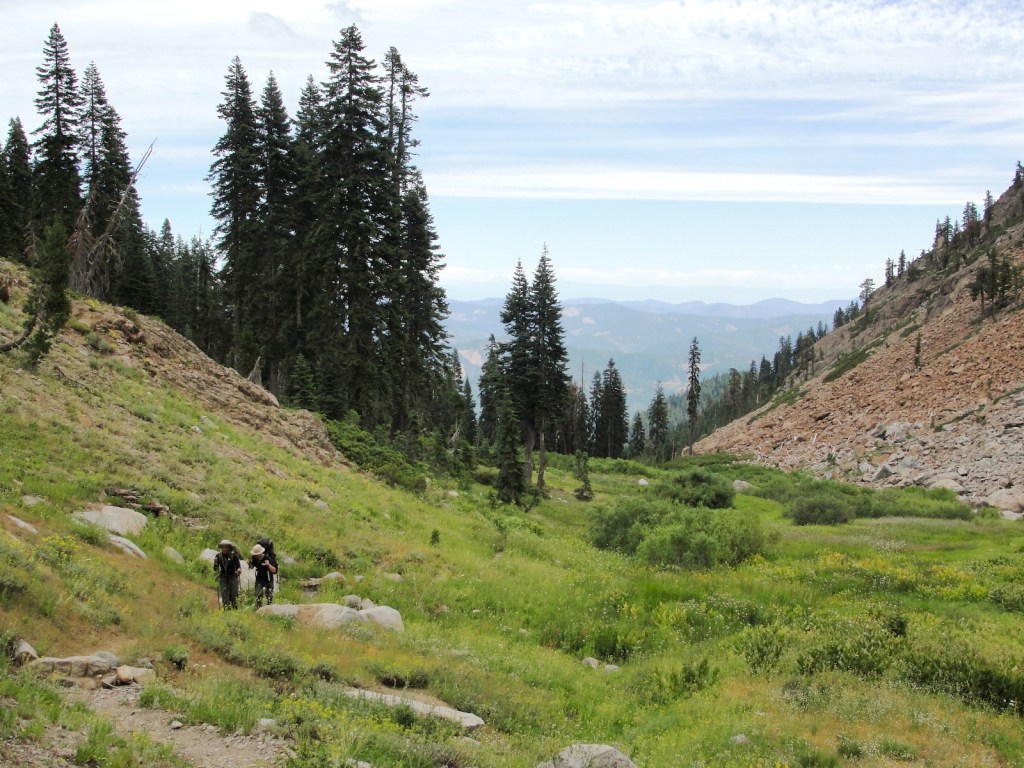 Four Lakes Loop – Trinity Alps Wilderness (20 mile trek) – Backpackers ...