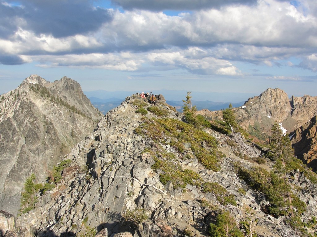 Four Lakes Loop – Trinity Alps Wilderness (20 mile trek) – Backpackers ...